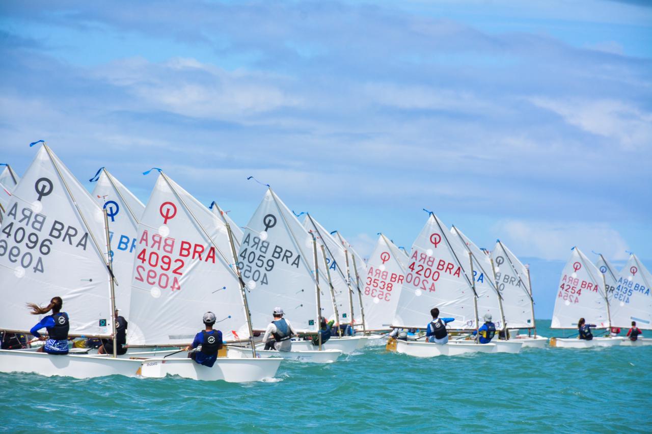 Brasileiro de Optimist começa com 140 barcos na raia de Maria Farinha ...