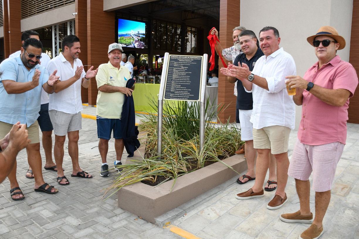 Com homenagem a Carlos Russel, Cabanga inaugura nova quadra | Cabanga